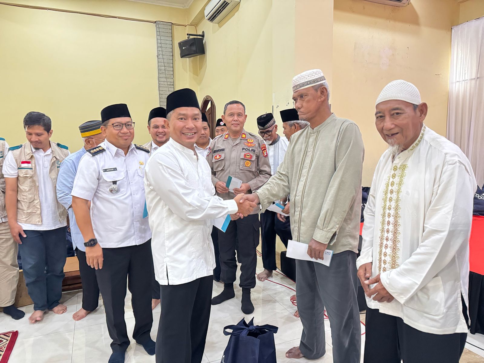Berkah Ramadhan 1446 H, PLN Berikan Bingkisan Sembako Untuk Kaum Dhuafa - FOKUS ENERGI